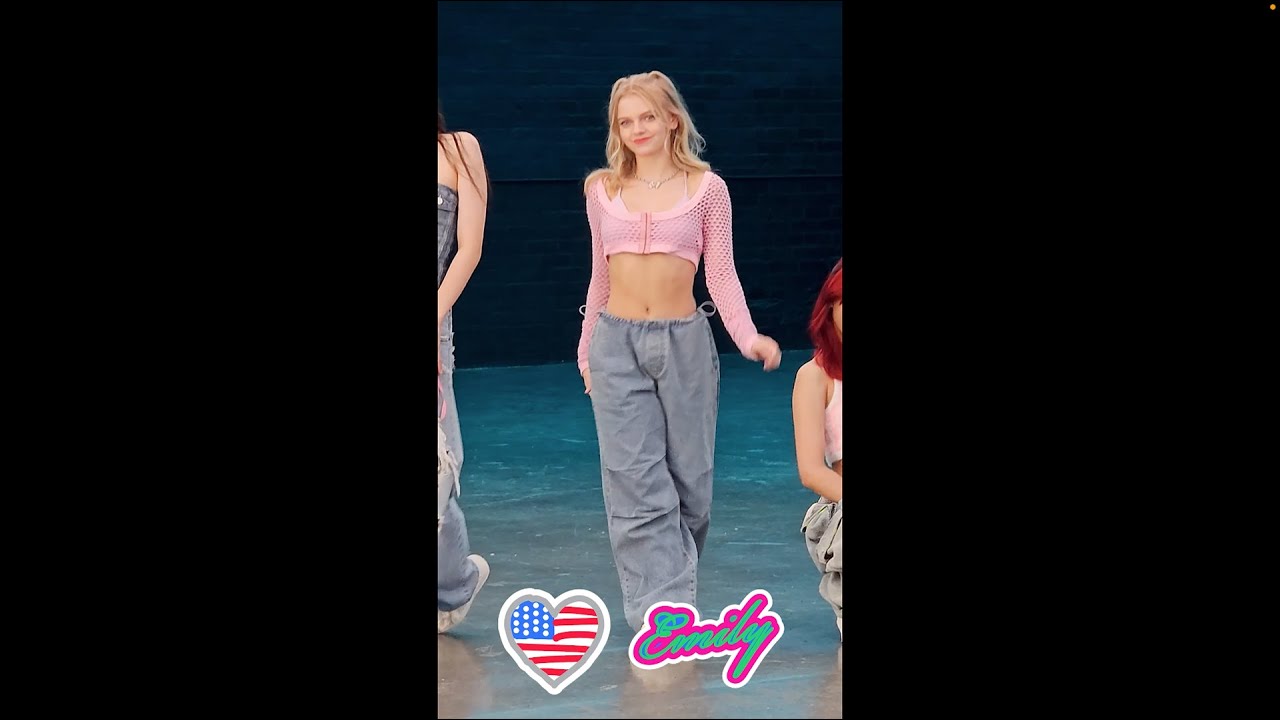 Mission 1 Fan Cam | Emily (에밀리) | "OMG" (Team B, Dance) - YouTube