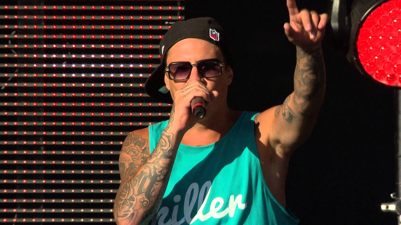 Jaa9 & OnklP "Gli forbi" - YouTube