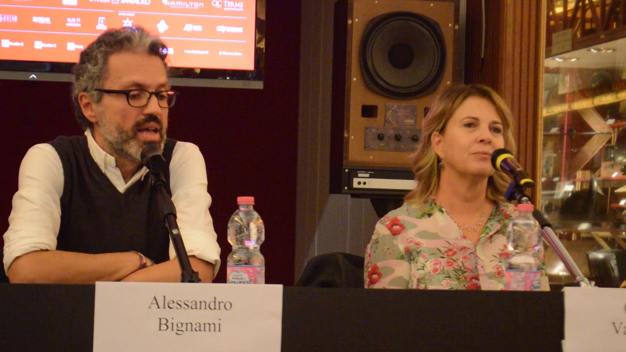 Alessandro Bignami e il pubblico di Colpiti al cuore - YouTube