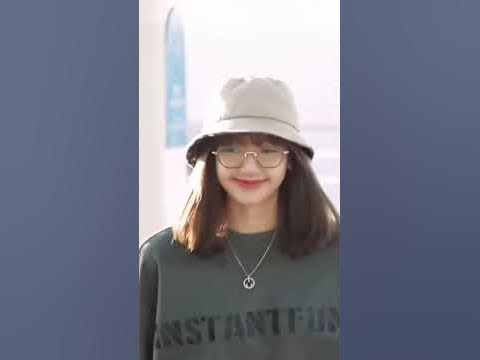 Blackpink Lisa's Airport Fashion Style - YouTube