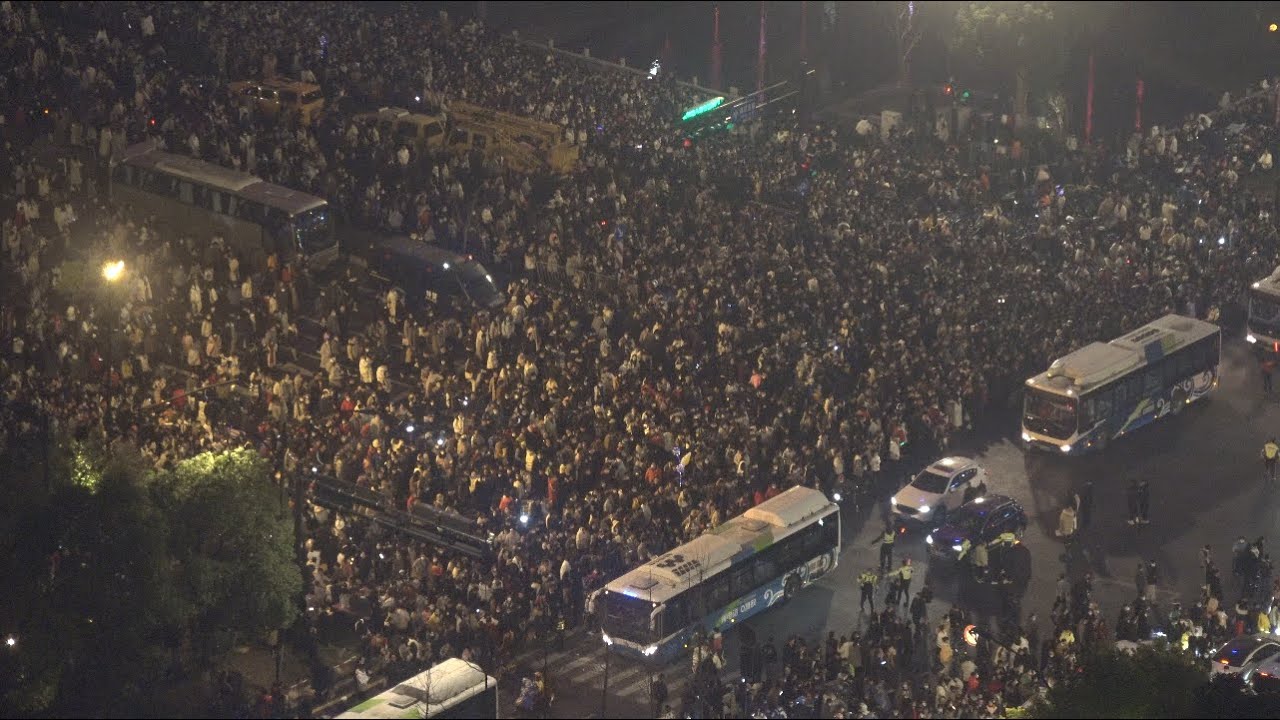 Massive Crowds leaving scene after Lantern Festival Firework Show - YouTube