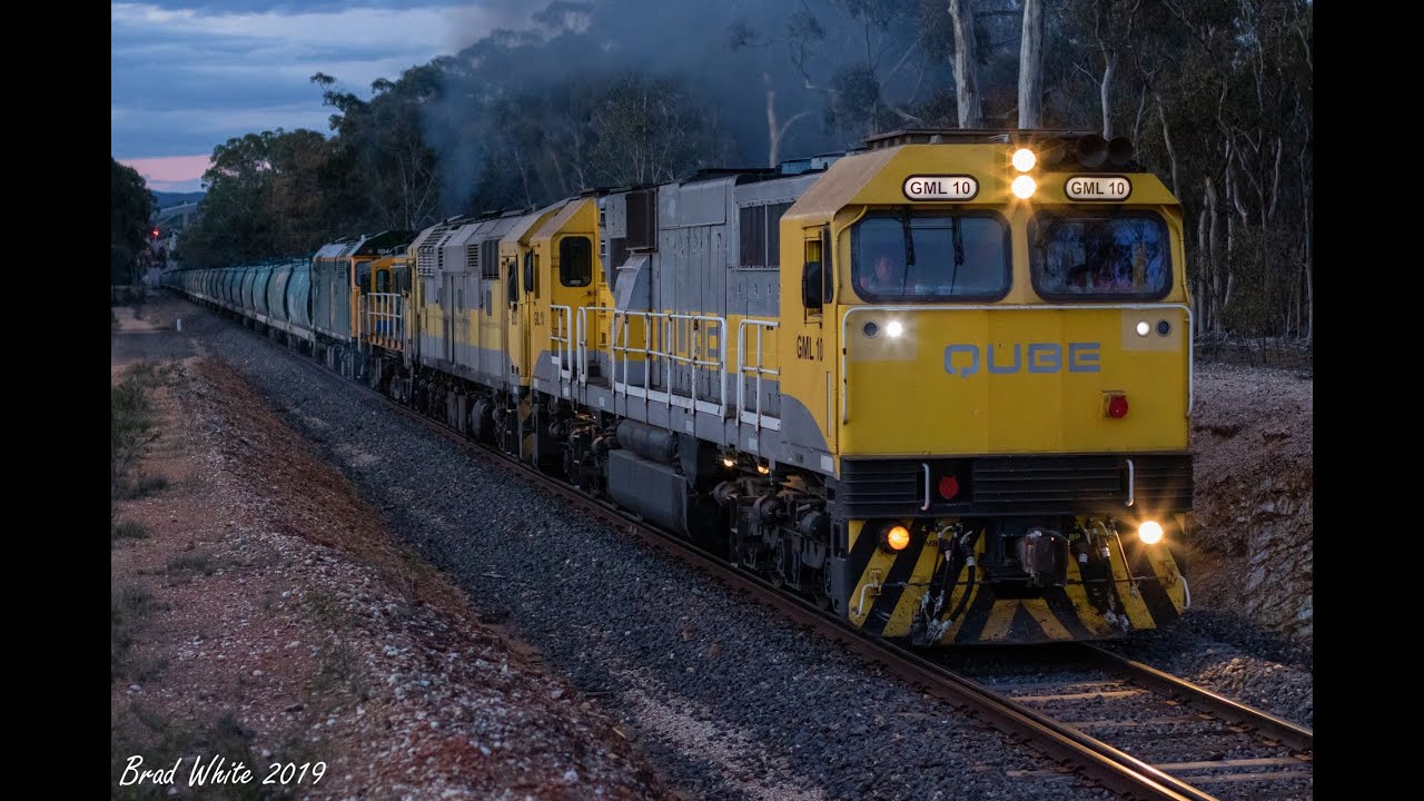 GML10, 8030, 864 and 8044 shunting and departing on 7962V QUBE Dunolly ...