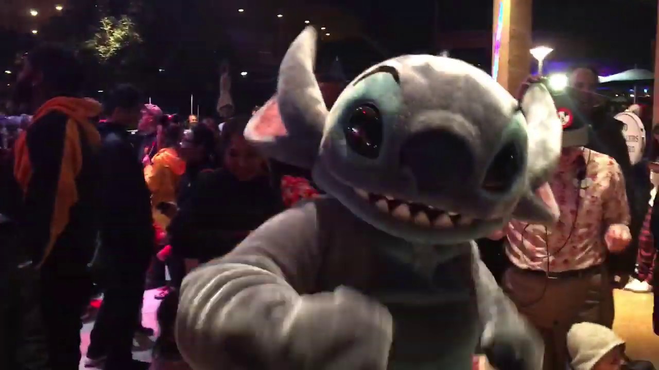 Stitch Dances To High School Musical - YouTube