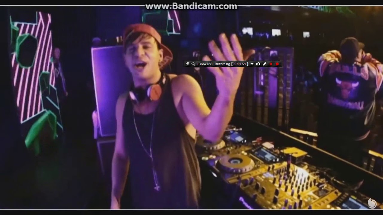 Timmy Trumpet & Savage - Freaks OFFICIAL VIDEO HD - YouTube