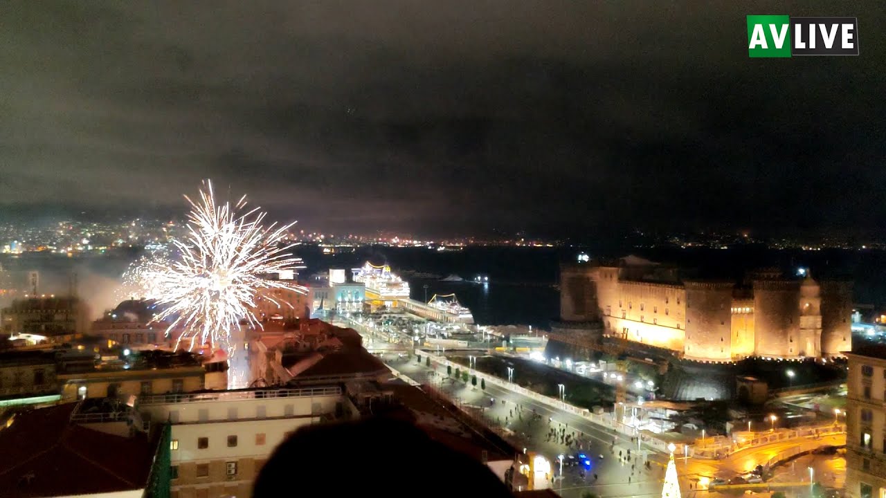 Capodanno 2024 a Napoli - YouTube