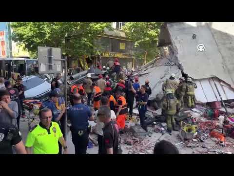 İSTANBUL - Küçükçekmece'de bina çöktü (2)