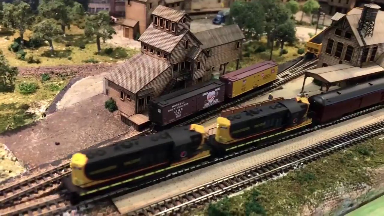 Z Scale Monroe WA Train Show TableTop Layout 2/2018 - YouTube