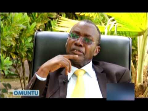 Omuntu w'abantu: "Nze obusomesa bwenyumirizaamu" (Pro.Lawrence Mukiibi ...
