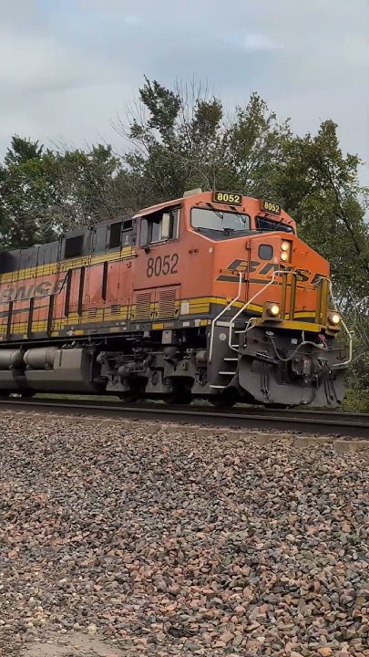 BNSF 8052 with it's K5HLB horn in charge of Q-CHISTO - YouTube