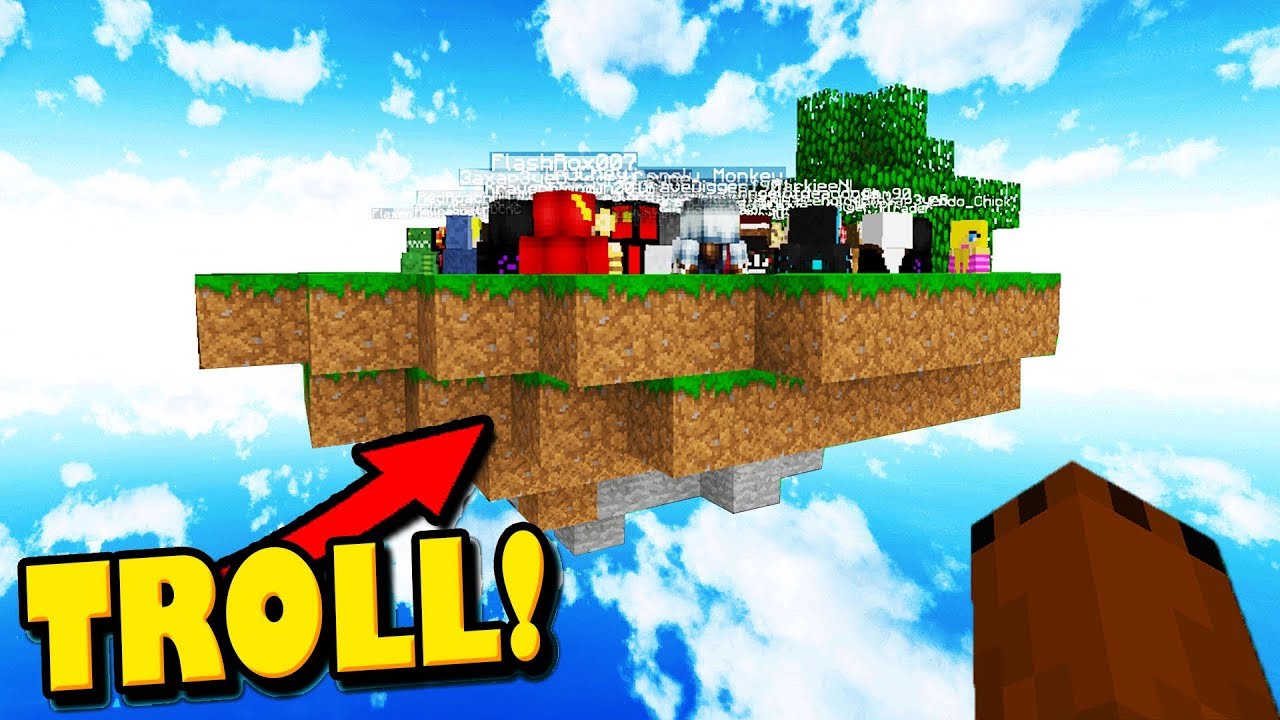 So I TROLLED my WHOLE SERVER with a TROLL RACE... - YouTube