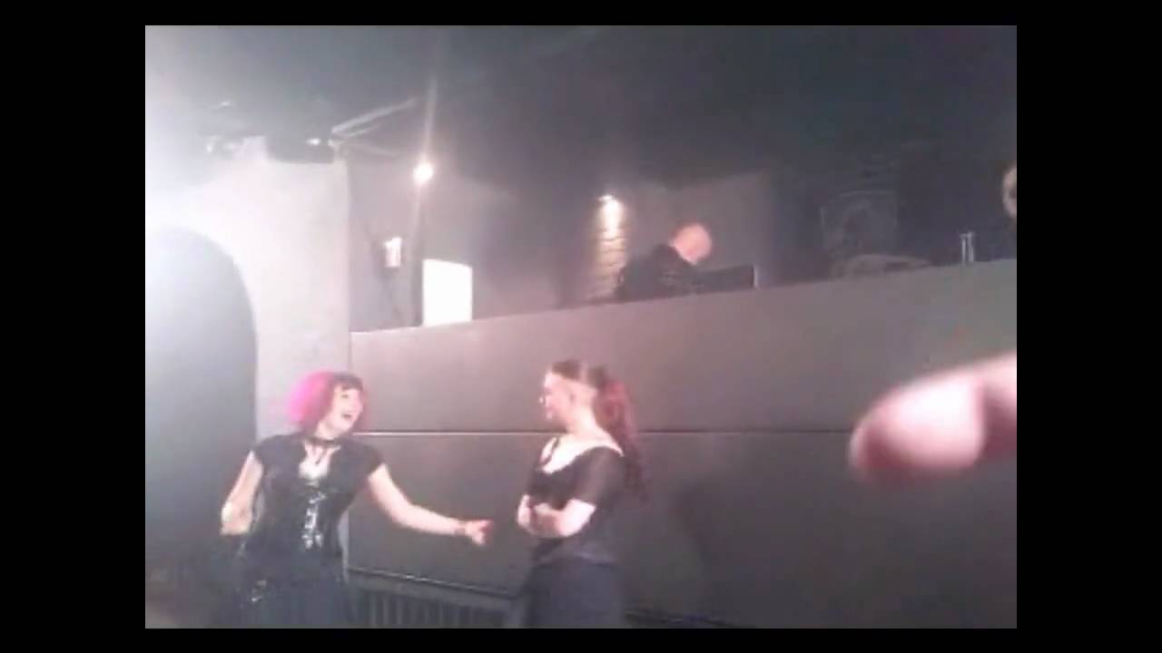 Gothic Disco- ja auch wir Gruftis haben spass - YouTube