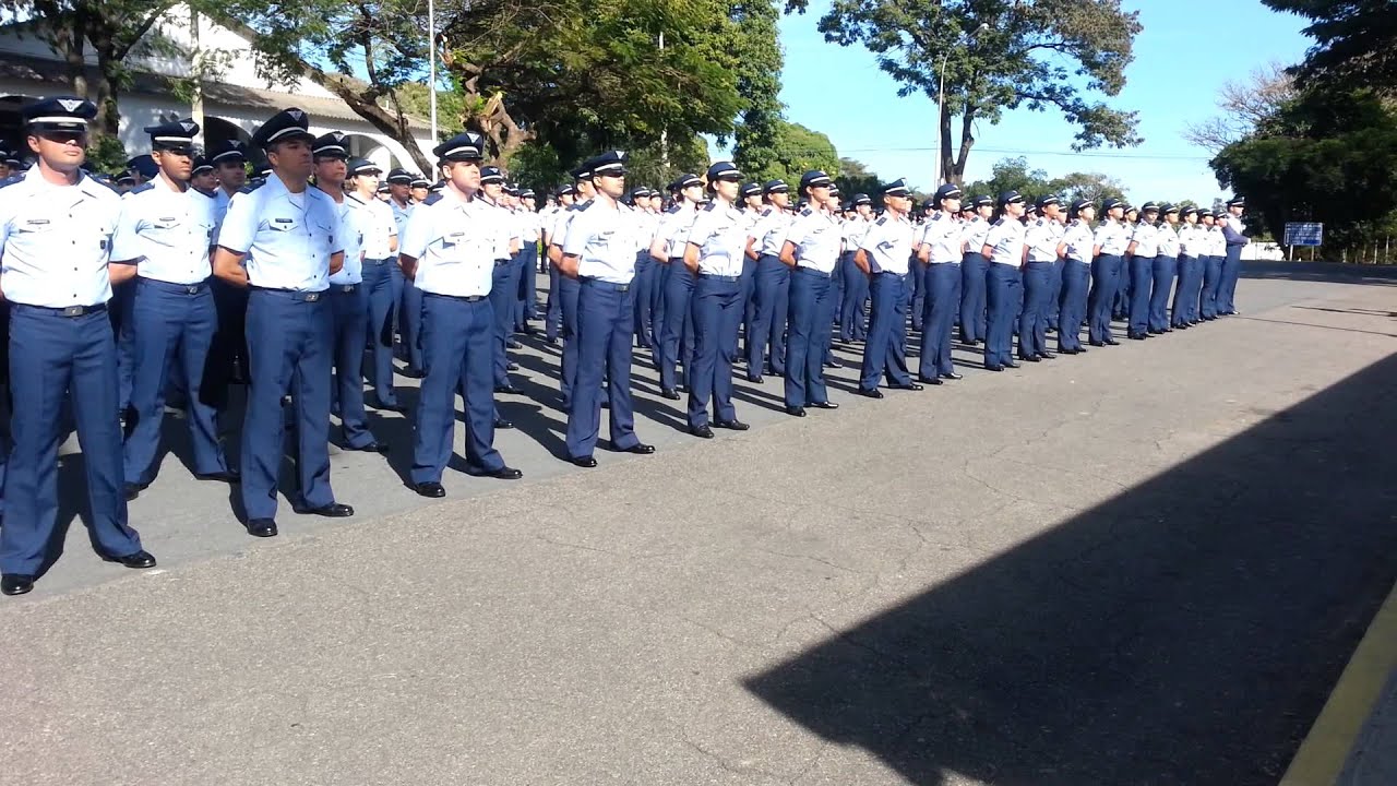 Eaot 2013 - hino nacional e continência à bandeira - YouTube