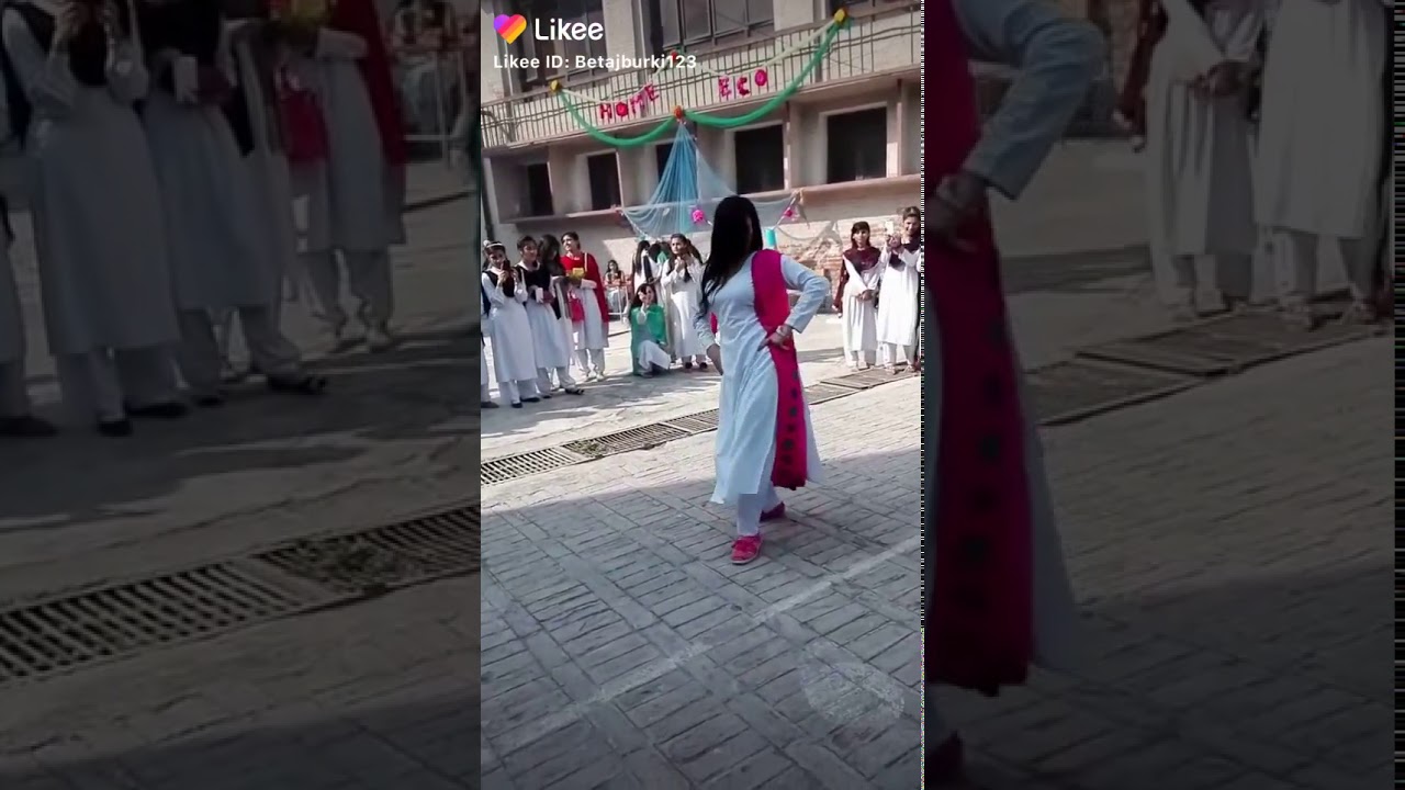 Pakistani girls University dance - YouTube