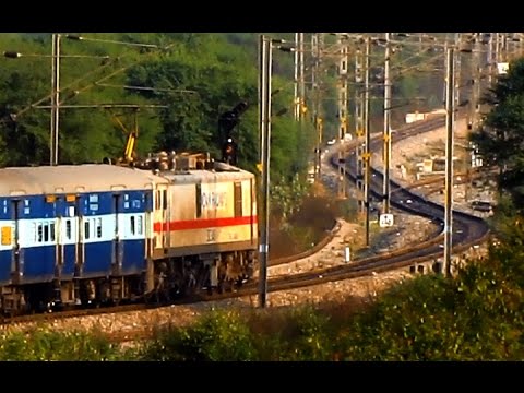 WAP7 30348 | Valsad Puri Express on a S curve at katni exit towards NKJ ...