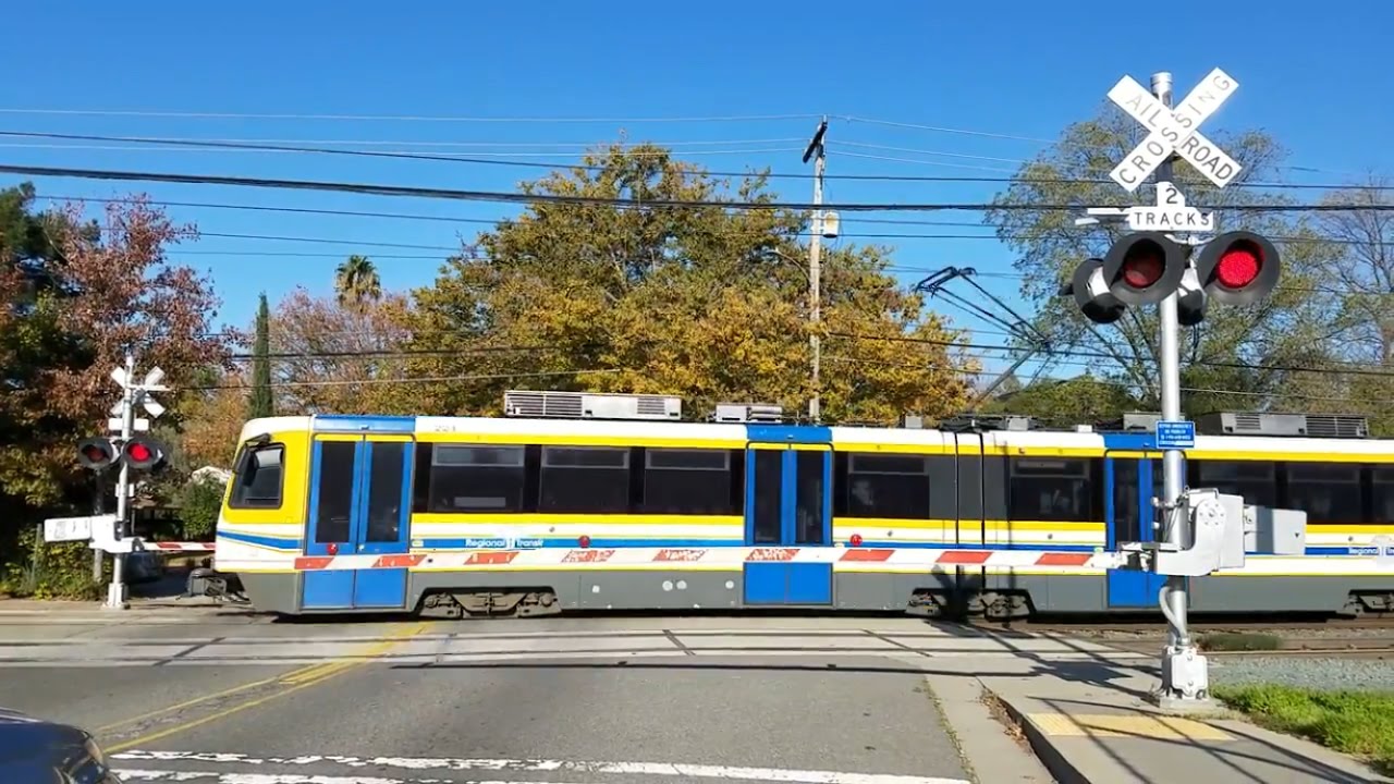 48th Street Railroad Crossing, Sacramento Light Rail Gold Line Inbound ...