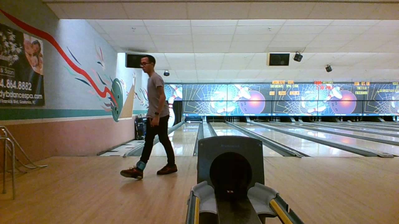 Practicing my normal short oil pattern shot - YouTube