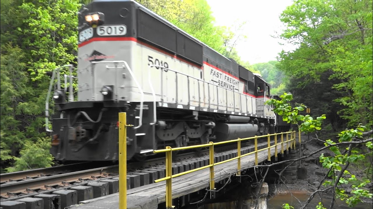 Reading Blue Mountain & Northern Railroad Long Hood Forward - YouTube