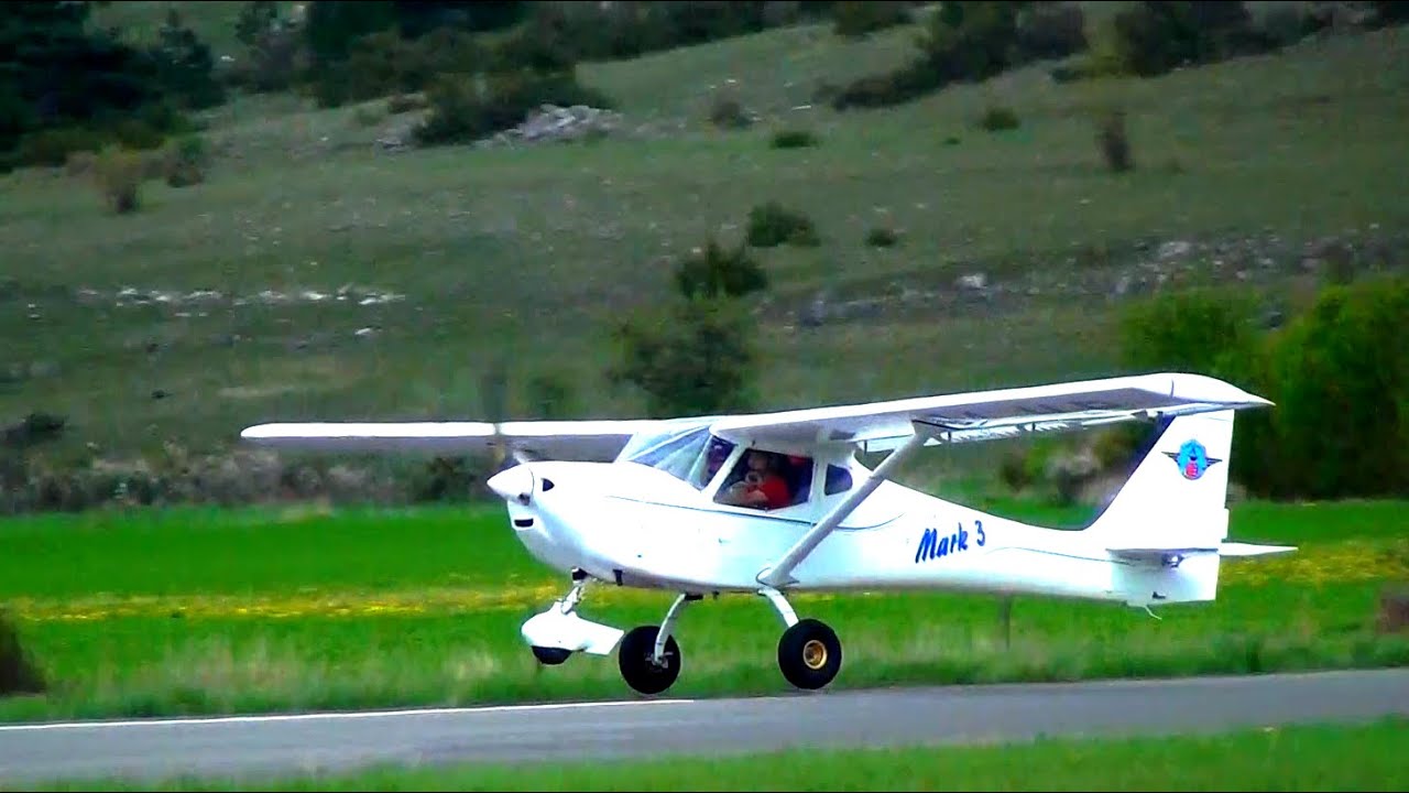 Ultralight B&F FK9 Mark 3 at Millau-Larzac [LFCM] - YouTube
