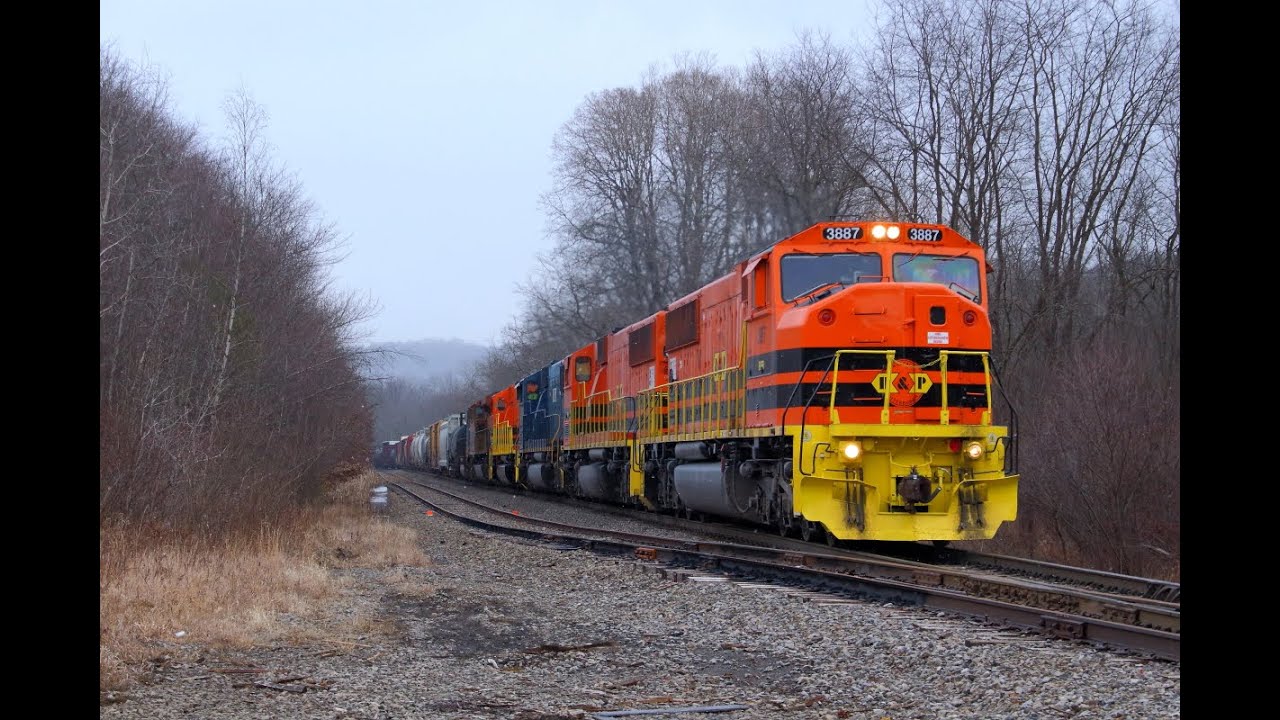 Chasing B&P RIBT With 5 New Widecab SD60s - YouTube