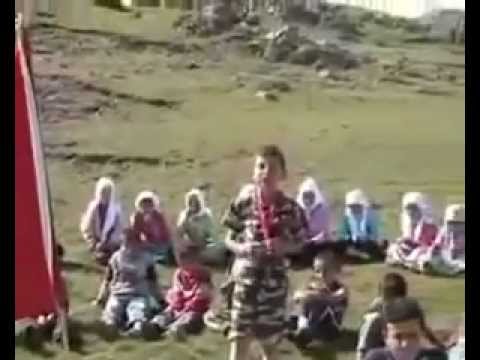 Süper Yetenek Şaiir Çocuk Şiir Okuyor Bayraksızlar www.isteyetenek.com.mpg