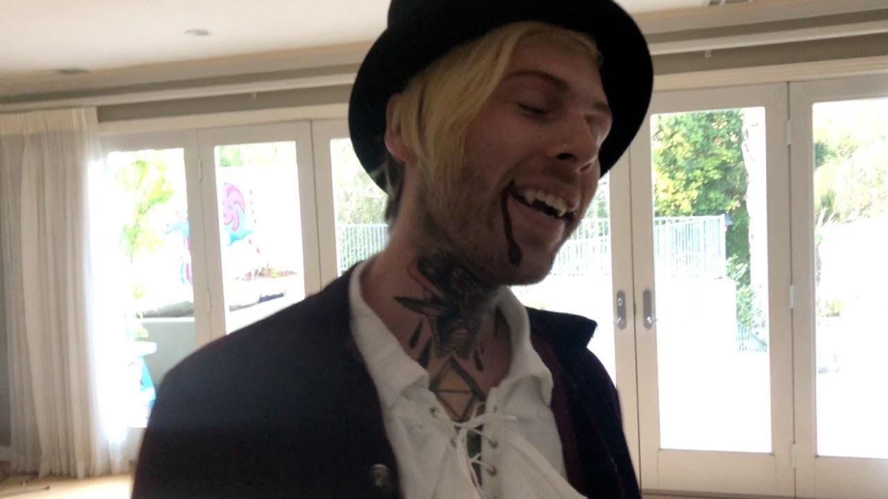 He Got Permanent Vampire Fang Implants - YouTube