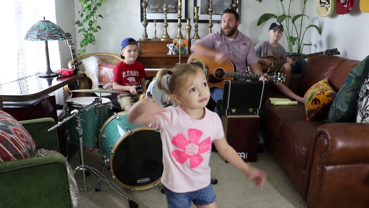 Colt Clark and the Quarantine Kids play "In the Summer Time" - YouTube