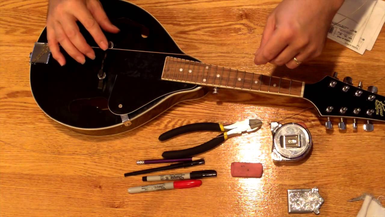 Stringing a Mandolin - YouTube