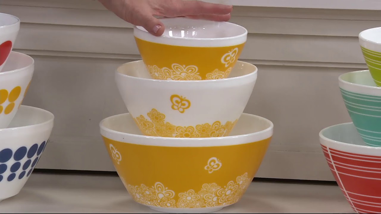 Pyrex Vintage Charm Set of 3 Mixing Bowls on QVC - YouTube