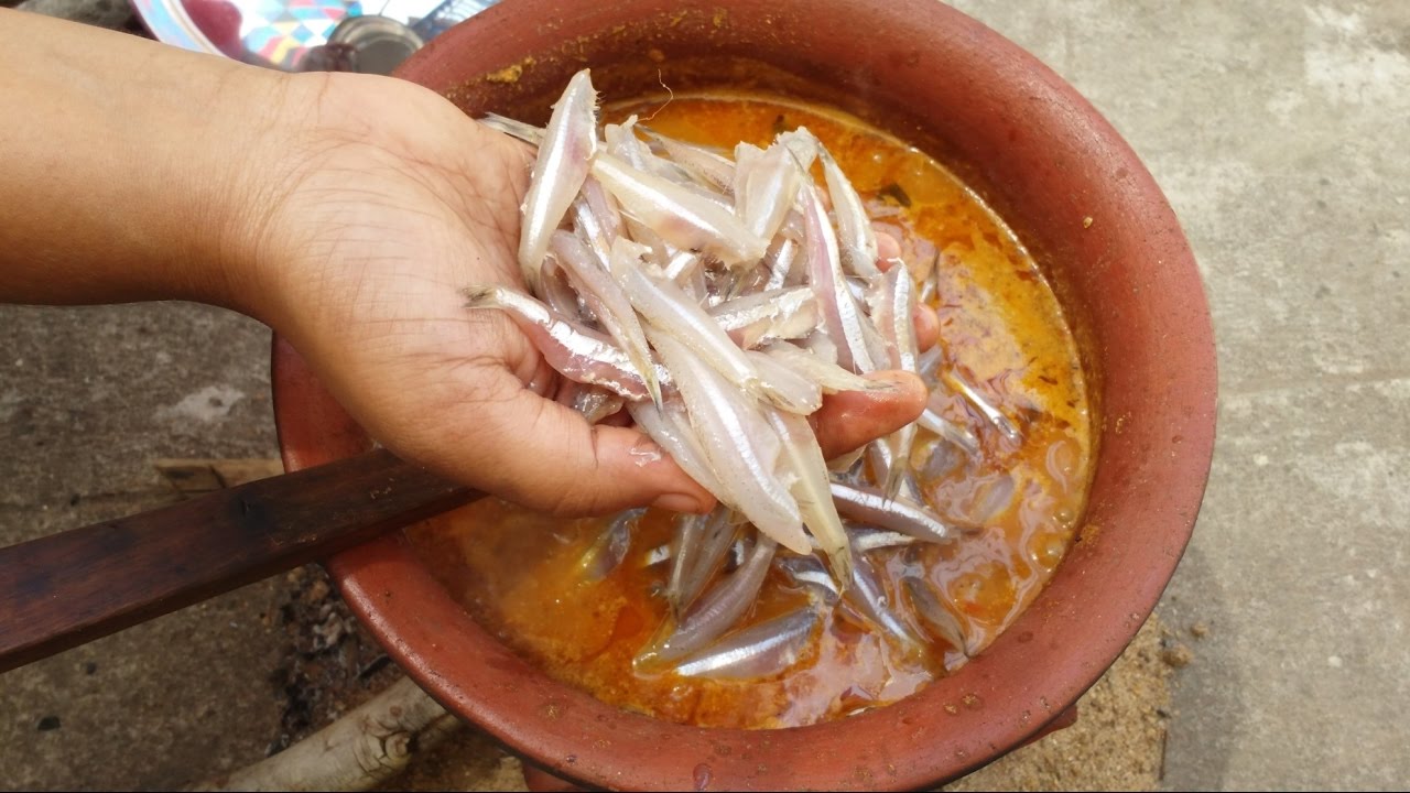 Nethili Fish Curry Recipe - Nethili Meen Kulambu in Tamil - Indian ...