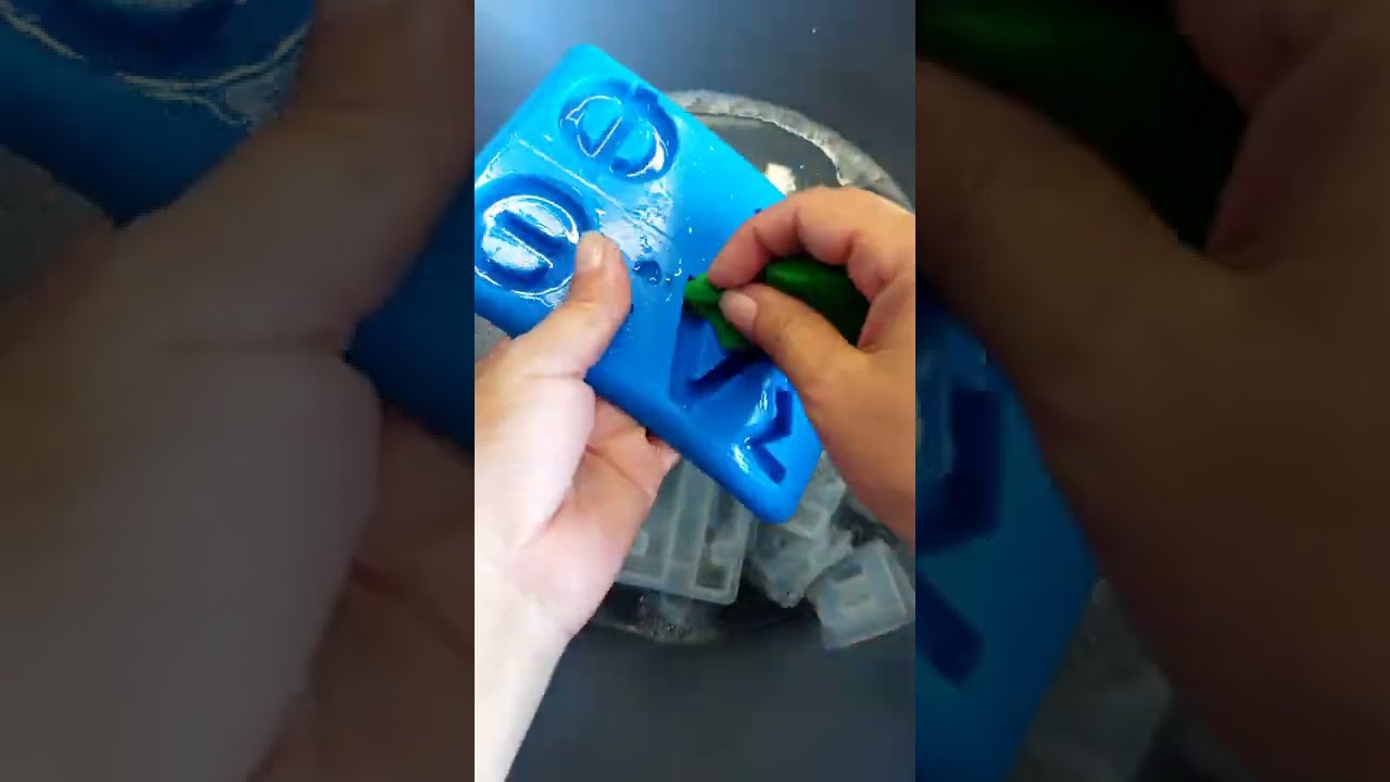 Πως καθαρίζω τα καλουπια σιλικόνης | Silicone molds washing #shorts ...