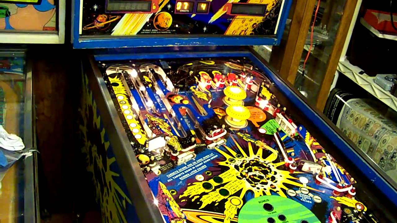 Stern Flight 2000 Pinball - YouTube
