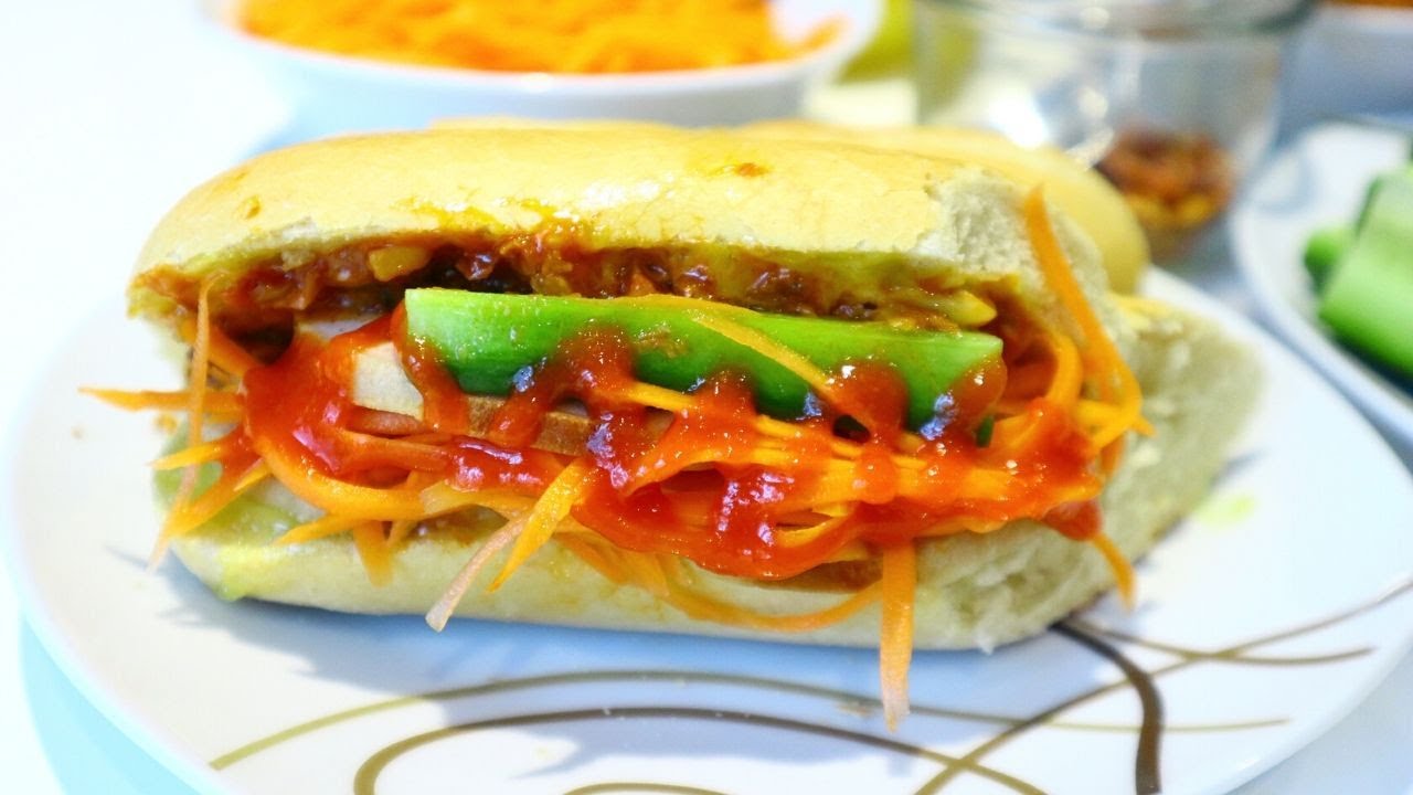 នំបុ័ងប៉ាតេឆ្ងុយឆ្ងាញ់ Nom Pang Pate - Khmer Foods - YouTube