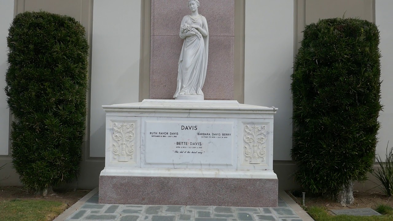 Bette Davis Grave Forest Lawn Los Angeles, California, USA Actress ...