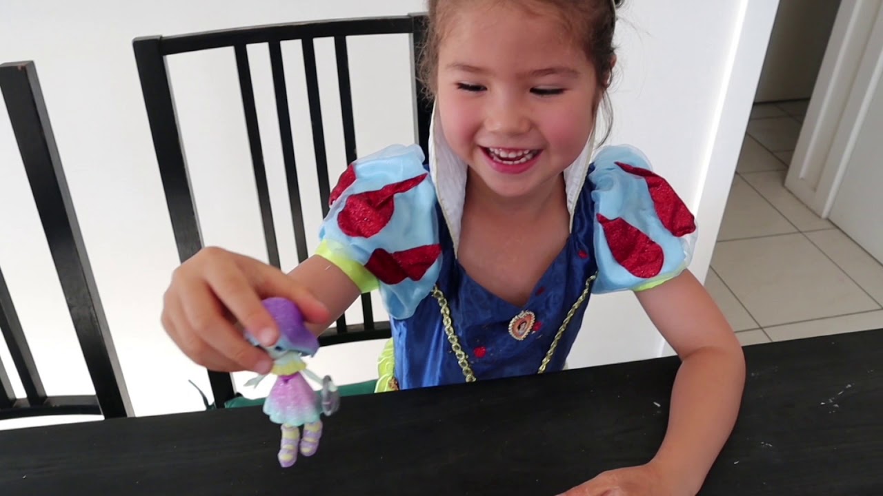 Emmy toy and food review - YouTube
