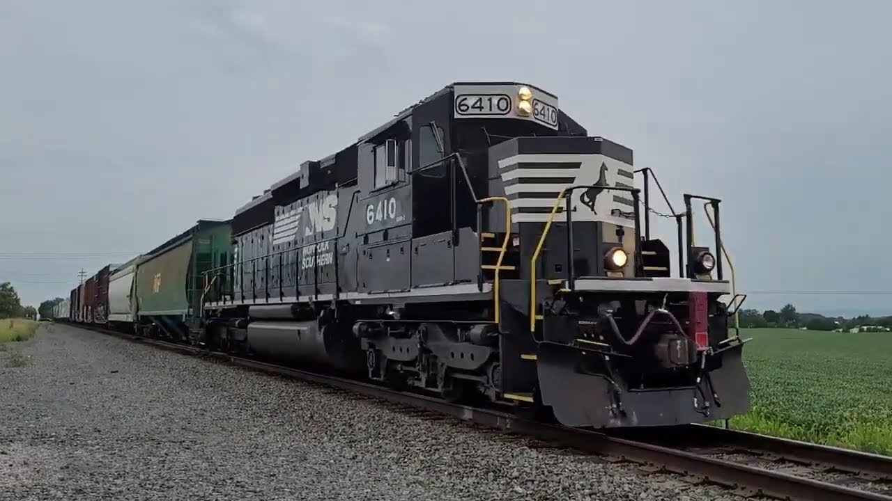 A Brand New SD40-3 Leads K80 Past Alleman Road - YouTube