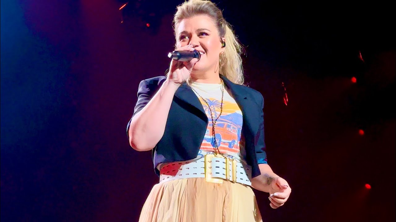 Kelly Clarkson - Stronger (What Doesn’t Kill You) live in Las Vegas, NV ...