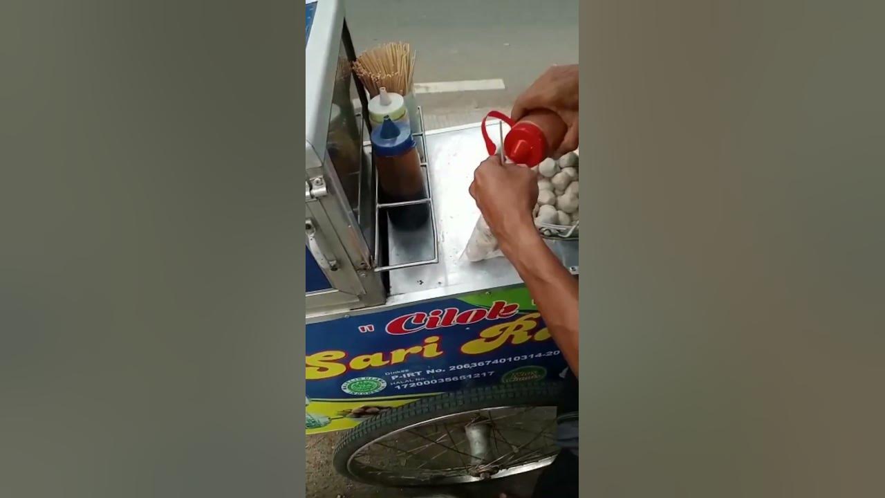 SAMBIL NUNGGU ANTRIAN KITA BELI CILOK SAMA SI BOCIL#short - YouTube