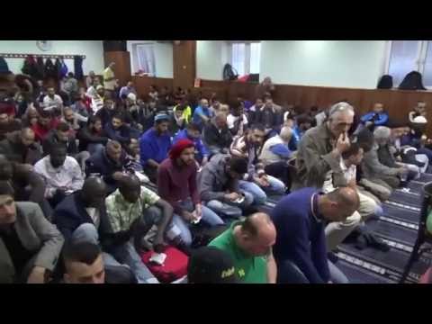 Hamburg Vahdet Camii her gün yüzlerce kişiye iftar veriyor