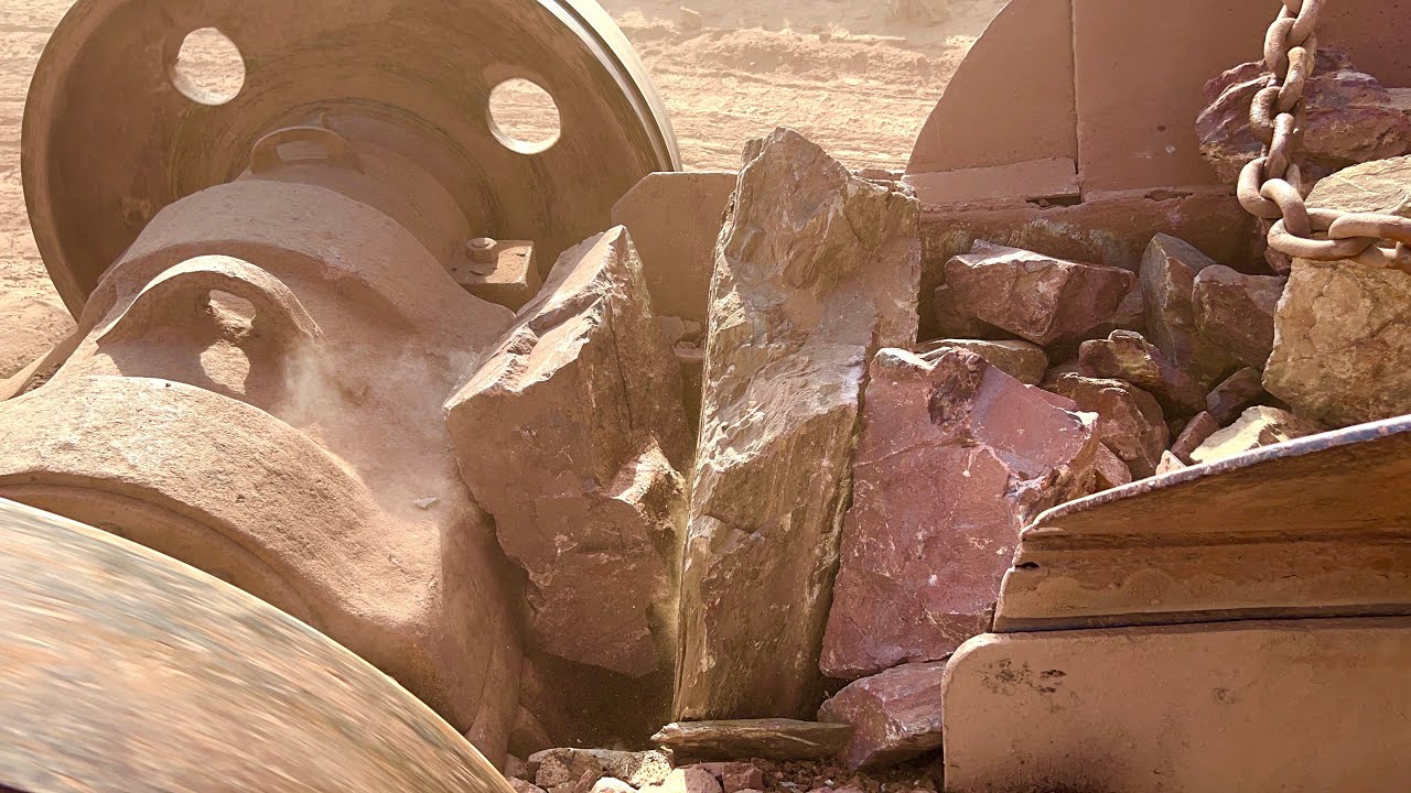 Playing With Gaint Rock:Jaw Rock Crusher in Action”The Amazing Stone ...