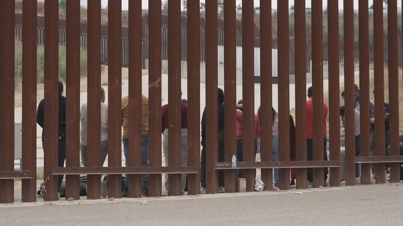 Immigration Crackdown | Troops arrive in Texas to support border security - YouTube