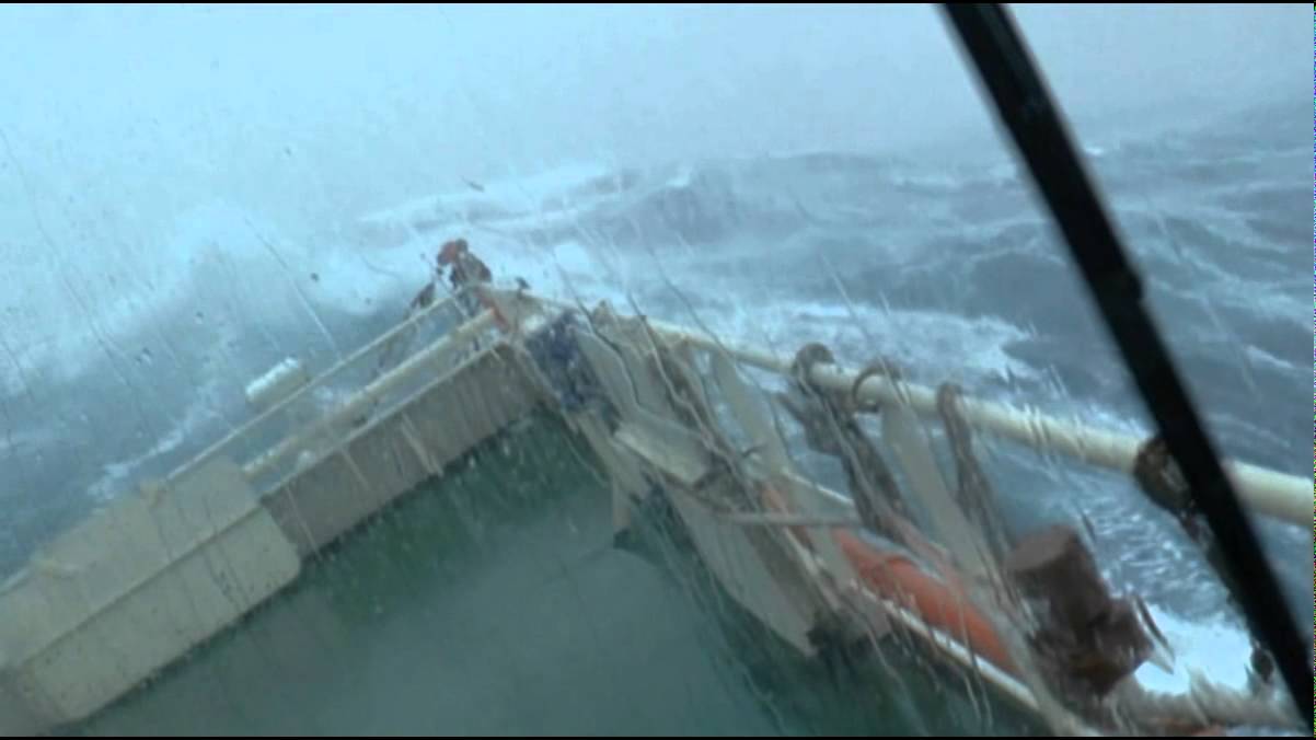 The stomach-lurching moment ship's crew faced terrifying 100-foot - YouTube