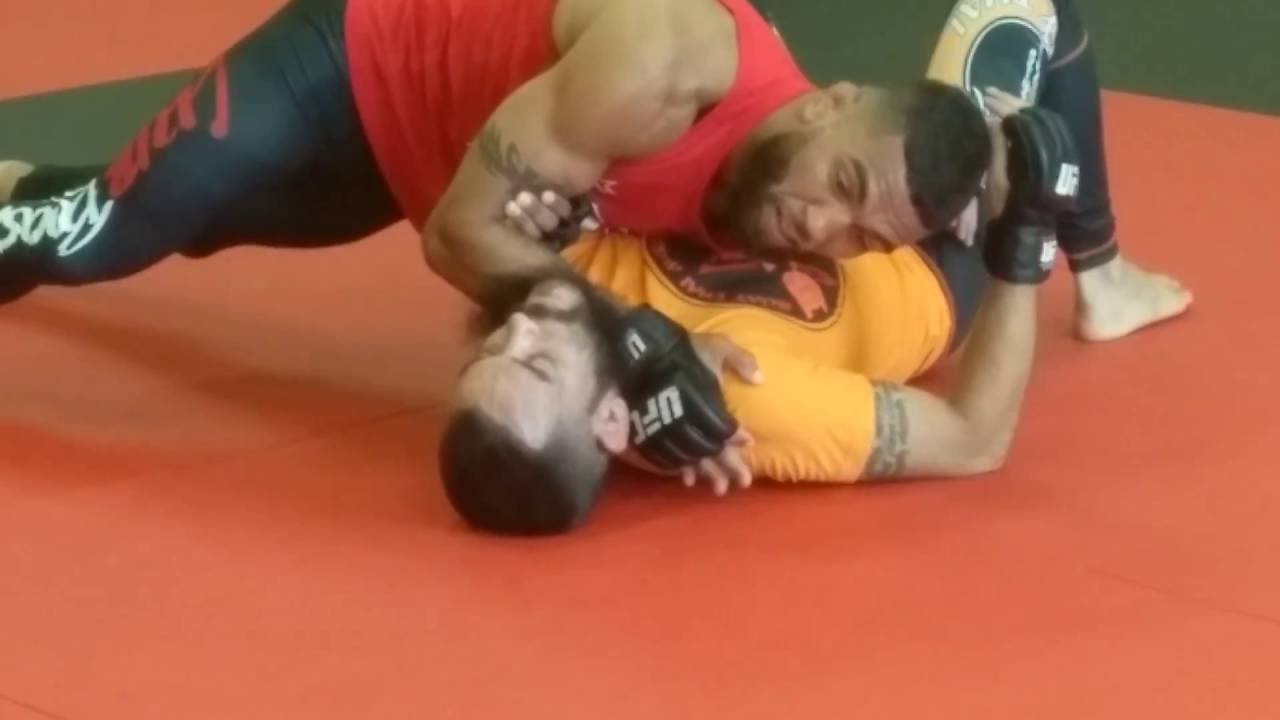 UFC Fighter, Jim Alers demonstrates the Bread Cutter Choke for MMA ...