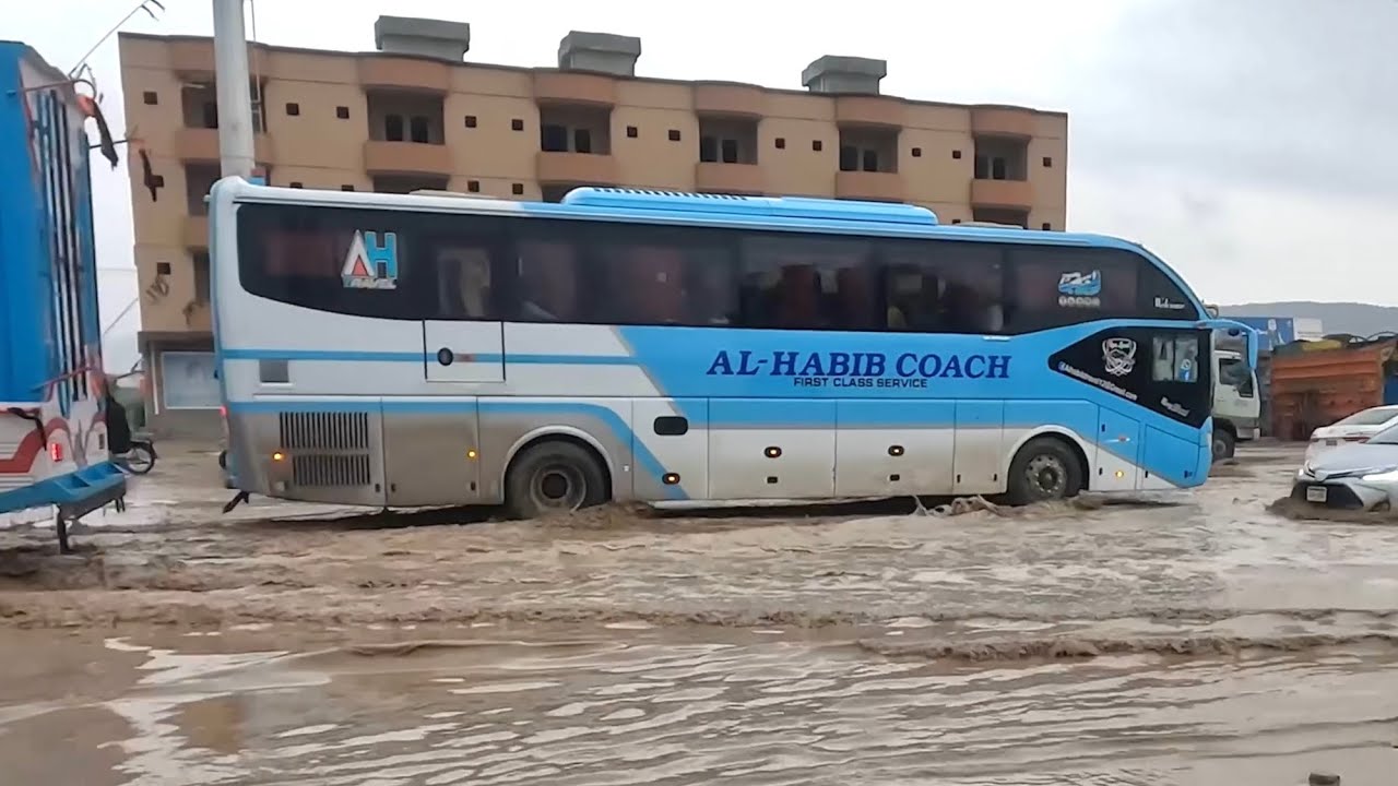 Quetta Gwadar Buses Daewoo Bus Yutong Nova Bus Passing through the rain ...