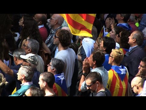 Angry protests in Barcelona as Spain rounds up Catalan officials - YouTube