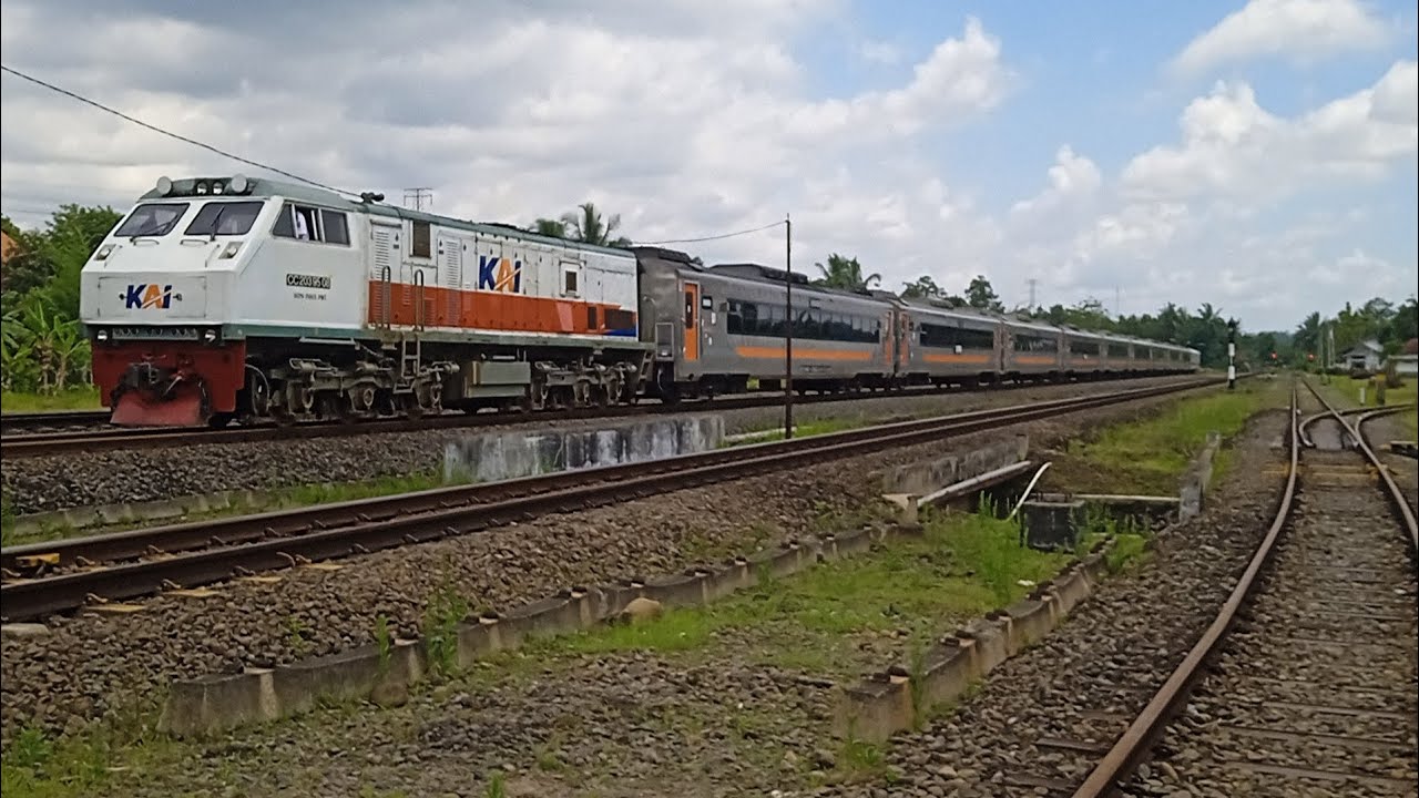 PERBEDAAN KERETA API BOGOWONTO SEBELUM DAN SESUDAH GANTI BADAN - YouTube