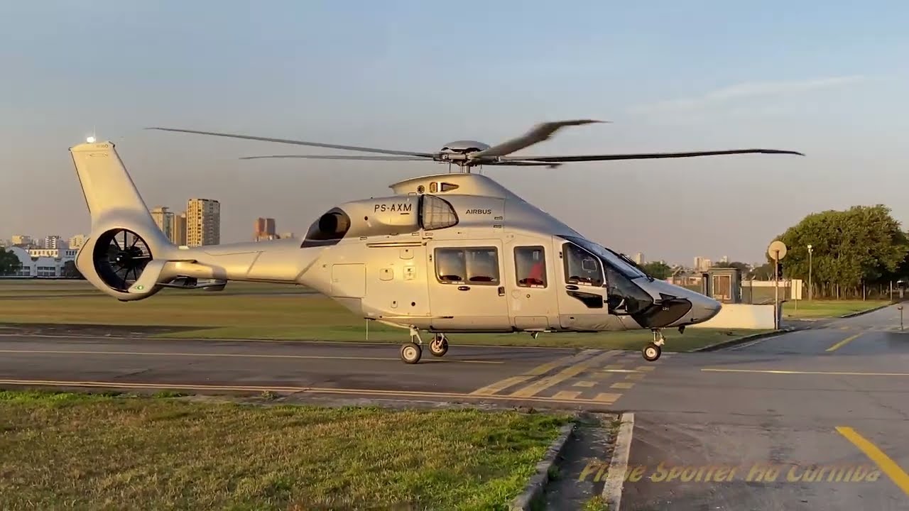 Helicóptero moderno e luxuoso que veio a bordo do Airbus Beluga faz seu ...