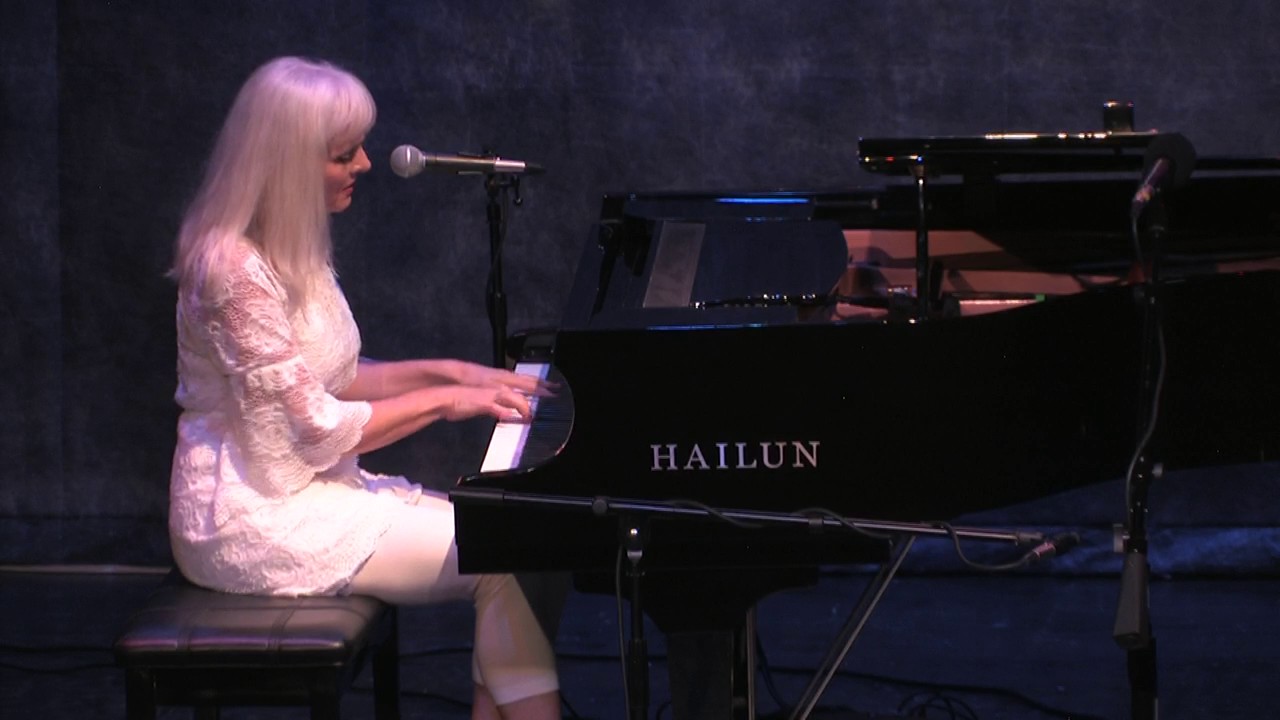 Susan Shewbridge "Two Hearts" @ Eddie Owen Presents - YouTube