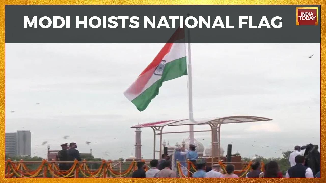 WATCH: PM Narendra Modi Hoists Tiranga At Red Fort On The 76th ...