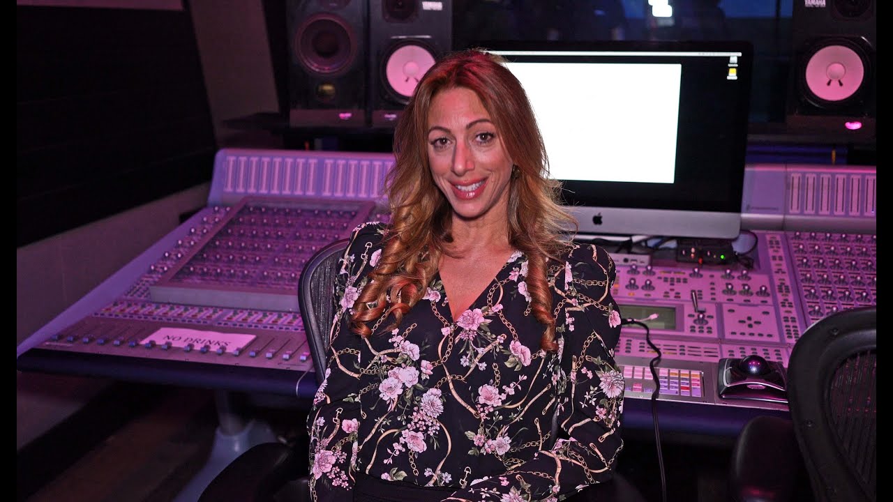 A Brief Talk with Actress Renee Wood at Music Industry Party at Quad ...