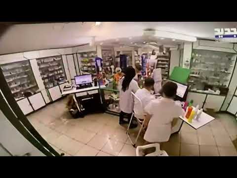 Elderly woman asks for Viagra in a pharmacy ... very funny 😆